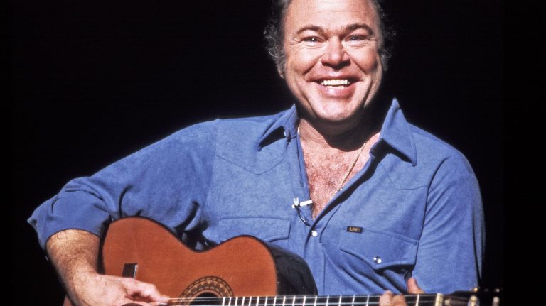 Roy Clark, country music icon & ‘Hee Haw’ star, dead at 85 | SiriusXM