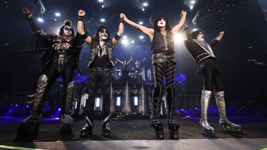 Kiss Avatars Paul Stanley Gene Simmons Announce Digital Tour