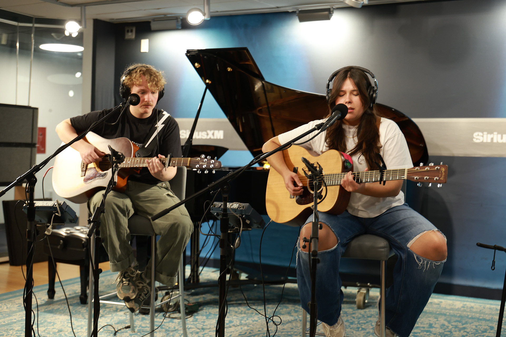 Gigi Perez Covers Sabrina Carpenter's 'Espresso' | Alt Nation